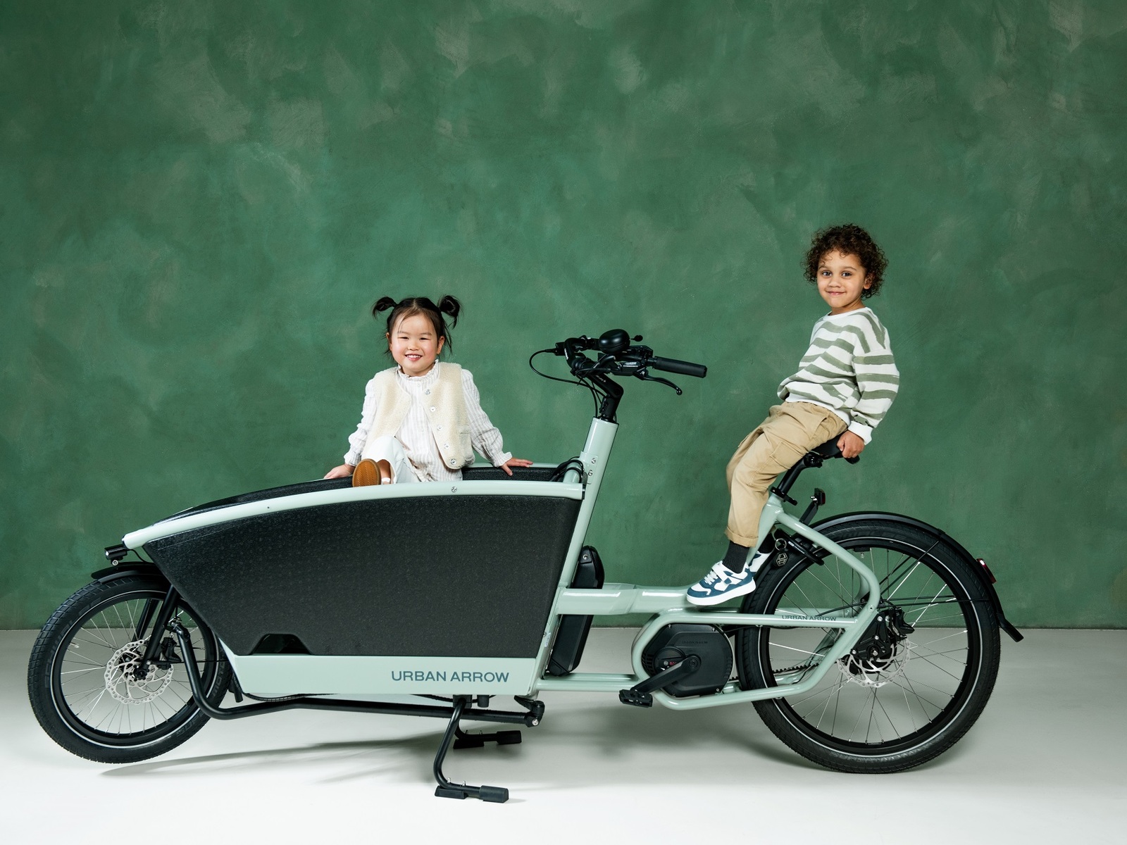 Urban Arrow lanceert voor het eerst nieuwe kleur • News - Fietszaken